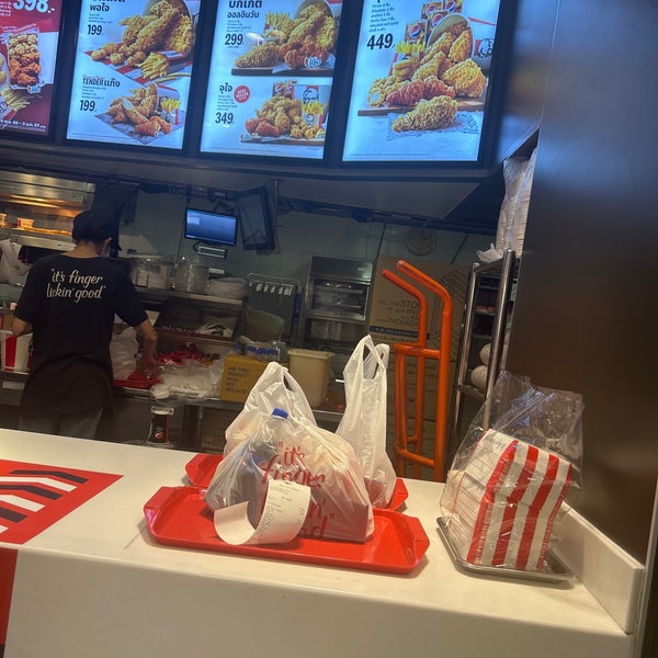 KFC (เคเอฟซี) - Fast Food Restaurant in Khlong Toei