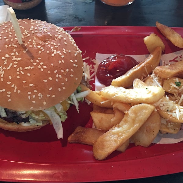 Red Robin Gourmet Burgers and Brews - Burger Joint in Sanford
