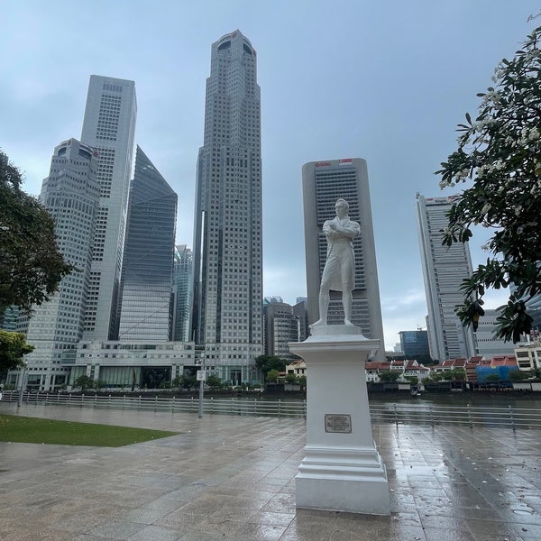 Sir Stamford Raffles Statue (Raffles' Landing Site) - Downtown Core - Parliament Lane