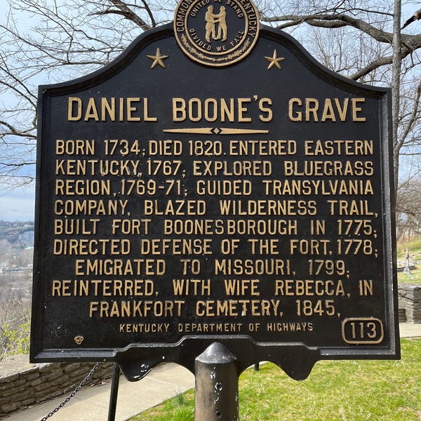 Daniel & Rebecca Boone's Gravesite - Cemetery in Frankfort