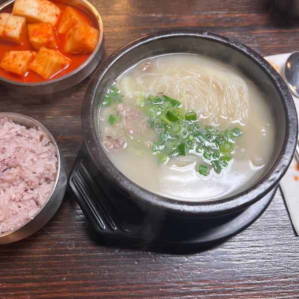 Yi's Traditional Korean Beef Soup 전통설렁탕 - 팁 6개