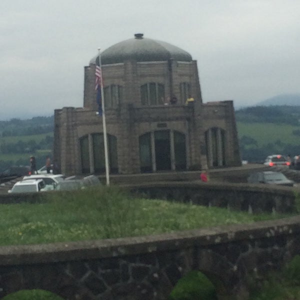 Crown Point Vista House - Scenic Lookout in Corbett