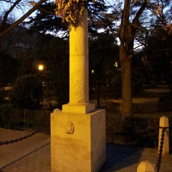 Monumento A Manuel Broseta Pont - Jardín de esculturas en Exposició