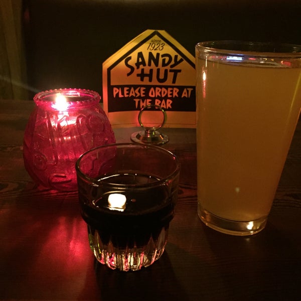 Sandy Hut - Dive Bar