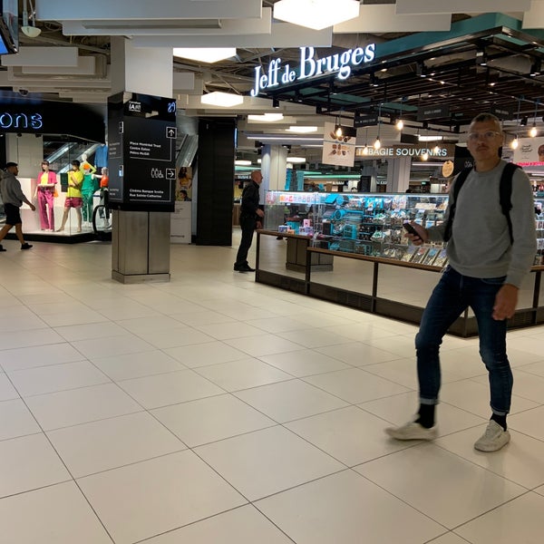 Carrefour Industrielle Alliance - Shopping Mall in Montréal