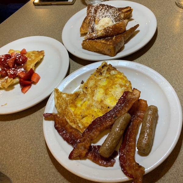 Denny's - Breakfast Spot in Lynnwood