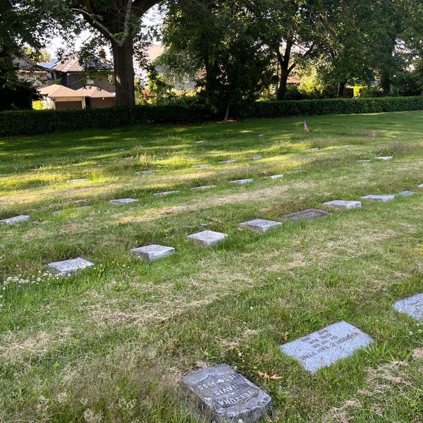 Grand Army of the Republic Cemetery - Cemetery in Montlake