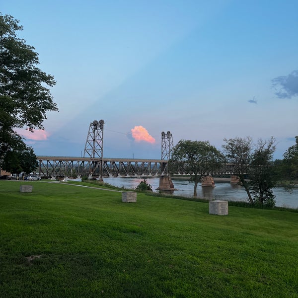 Meridian Bridge - Bridge in Yankton