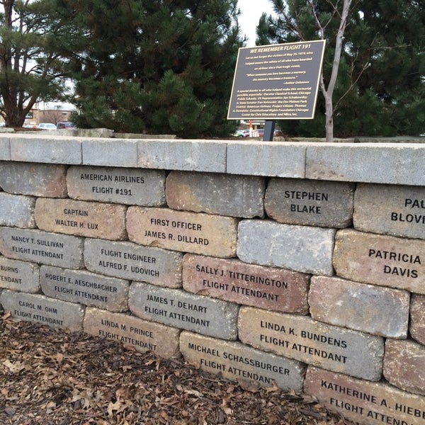 Photos at American Airlines Flight 191 Memorial - Des Plaines, IL