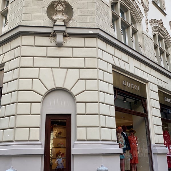 piskot biskup bytosť praha gucci store veľa federálnej rodič