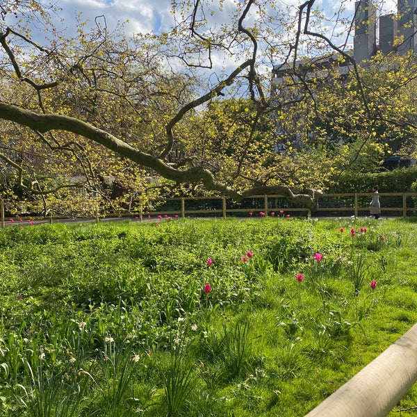 Brunswick Square Gardens - Park in King's Cross