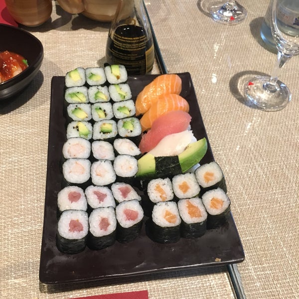Yumini Sushi & Grill - Japanese Restaurant in Bermudadreieck