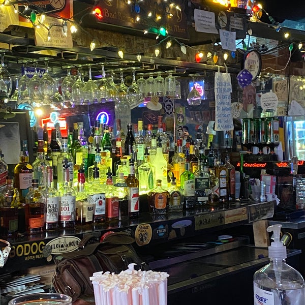 Half Moon Bar & Grill - Lower Garden District - 18 tips