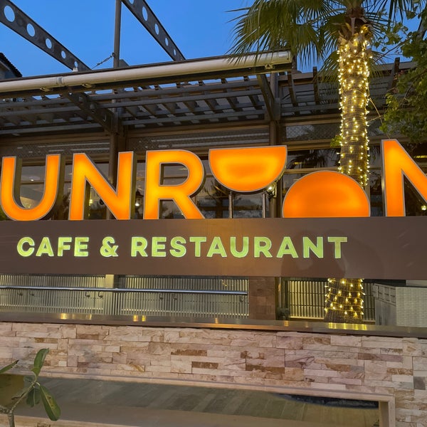 Sunroom Cafe & Restaurant - 366 tips from 17030 visitors