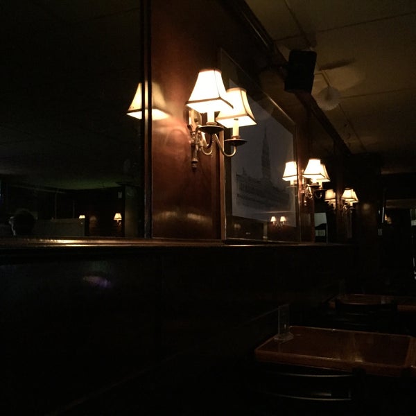 Cloak Room - Dive Bar in Downtown Austin