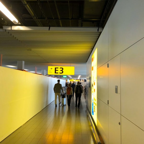 Photos at Gate E3 - 4 tips