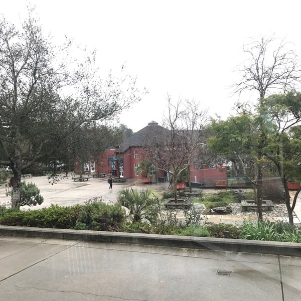 College Eight/Oakes Dining Hall - College Cafeteria in Santa Cruz