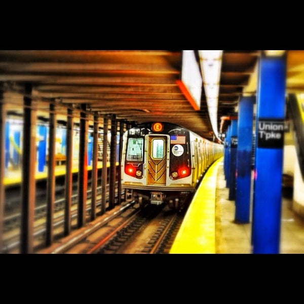 MTA Subway - Union Tpke/Kew Gardens (E/F) - Kew Gardens, NY
