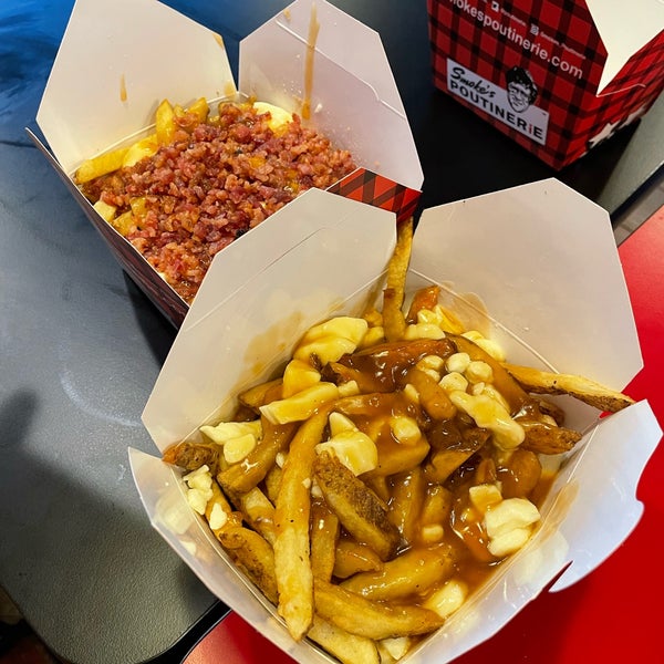 Smoke's Poutinerie - Entertainment District - 79 tips
