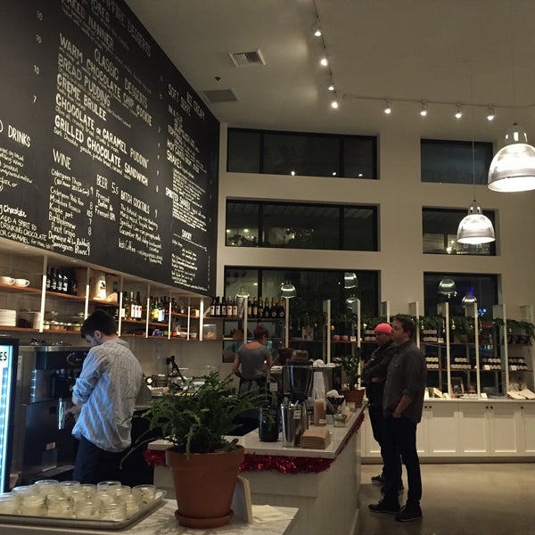 Hot Cakes Molten Chocolate Cakery - Dessert Shop in Seattle