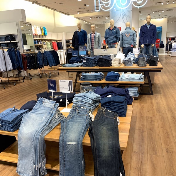 GAP (Now Closed) - Streeterville - Chicago, IL