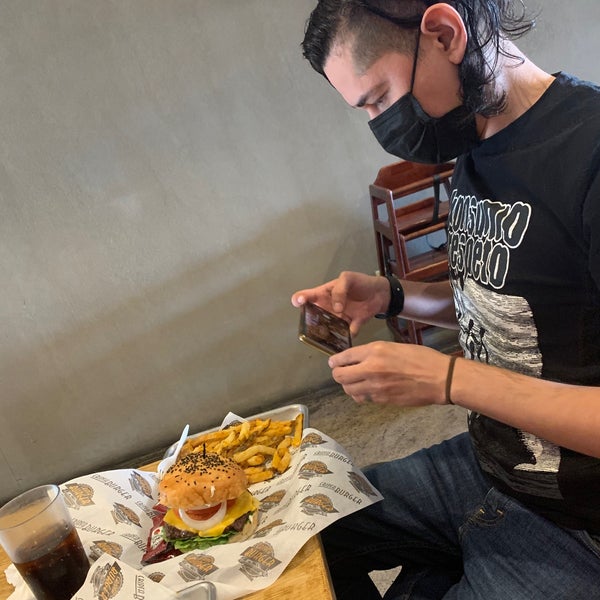 Cripta Burger - Justo Sierra