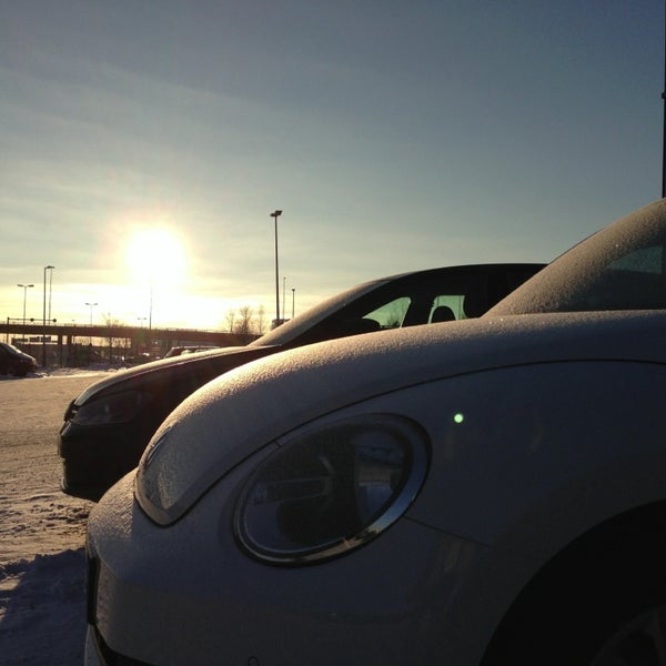 Volkswagen Center - Car Dealership