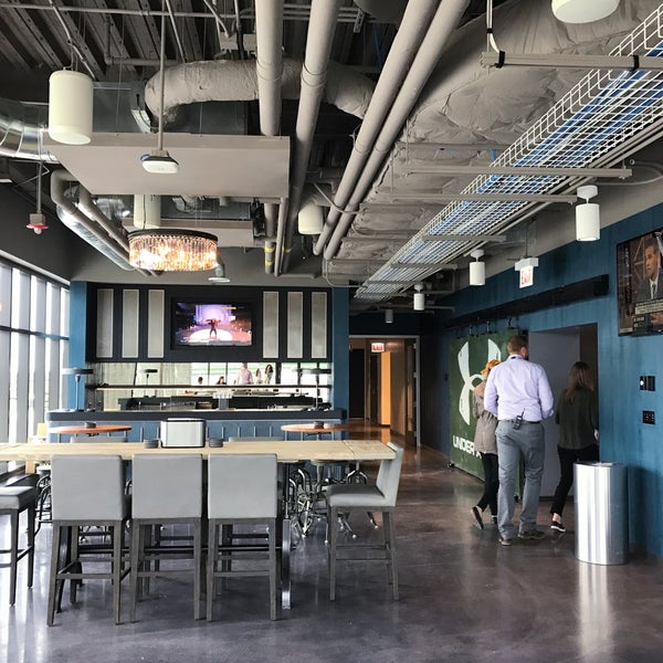 Chicago Cubs Administrative Offices - Wrigleyville - 0 tips