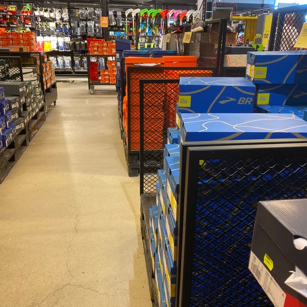 Stadium Outlet - Sporting Goods Retail in Nyköping