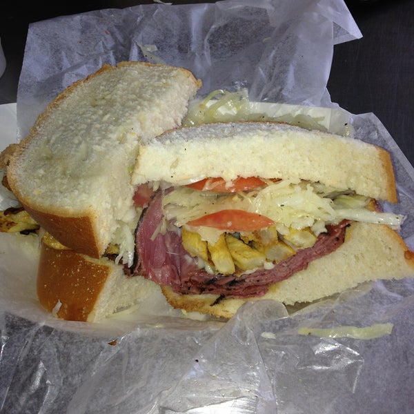 Primanti Brothers Pizza Grill - Pizzeria in Central Beach