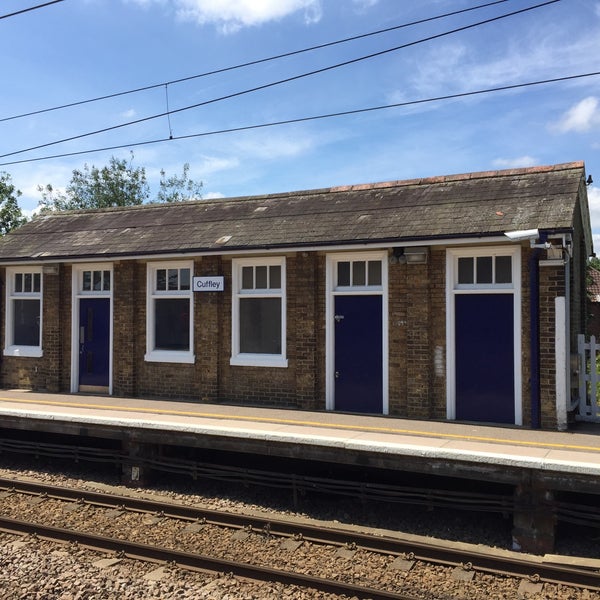 Cuffley Railway Station (CUF) - Station Road