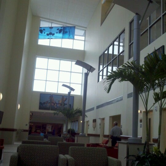 Photos at University of Florida Small Animal Hospital - 4 tips from 206 ...