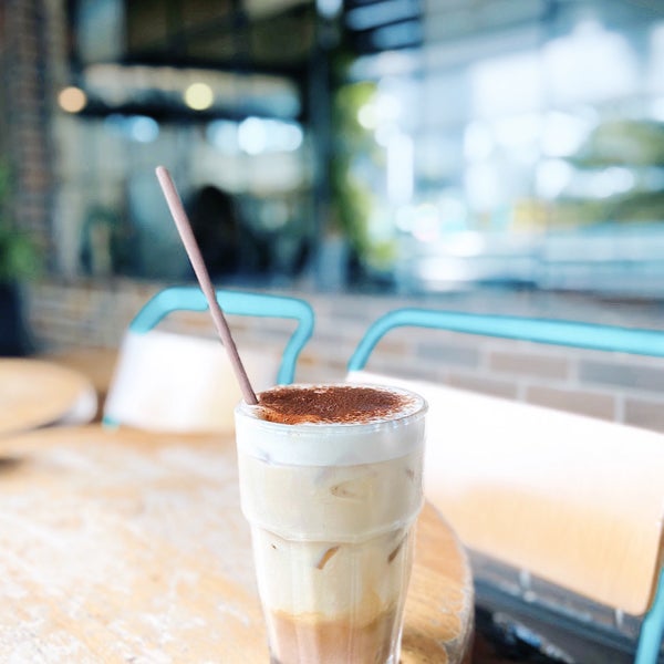 Monolog - Café in Jakarta Selatan