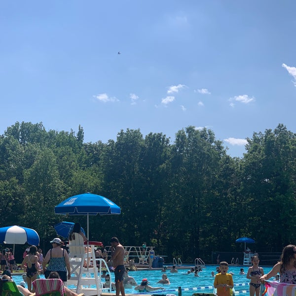 Metuchen Municipal Pool - Swimming Pool in Metuchen