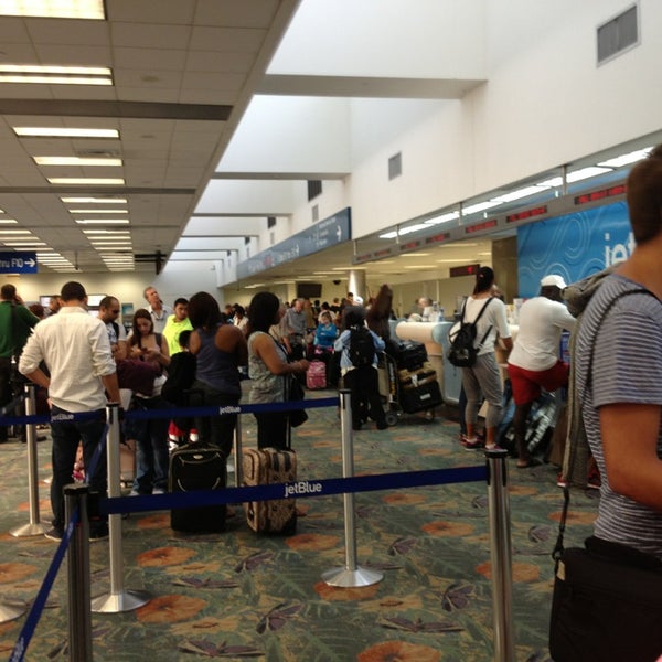 JetBlue Check-in - Airport Ticket Counter
