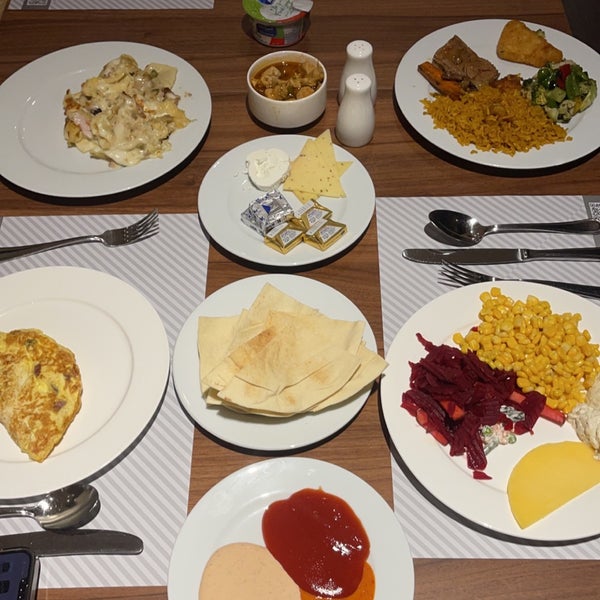 Pullman Zamzam Restaurant - Breakfast Spot in Medina