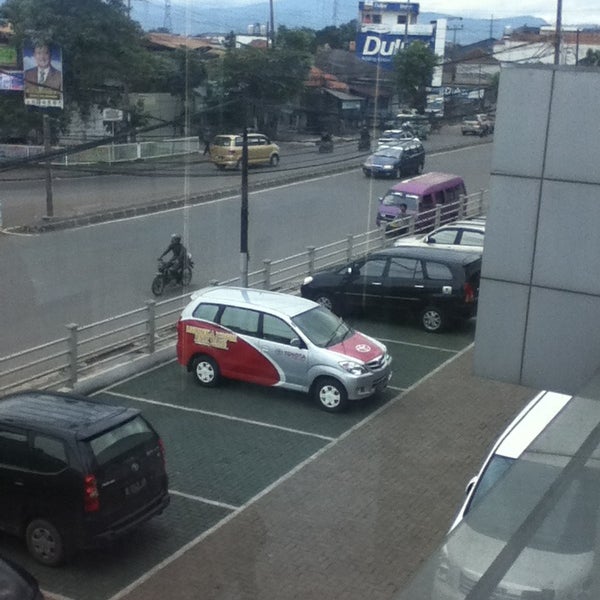 Merdeka motor Toyota kopo - Car Dealership