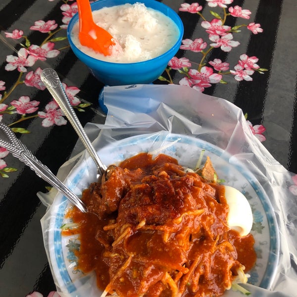 Kedai Mee Rojak Bawah Pokok (Abang Syed) - Restaurant in Nilai