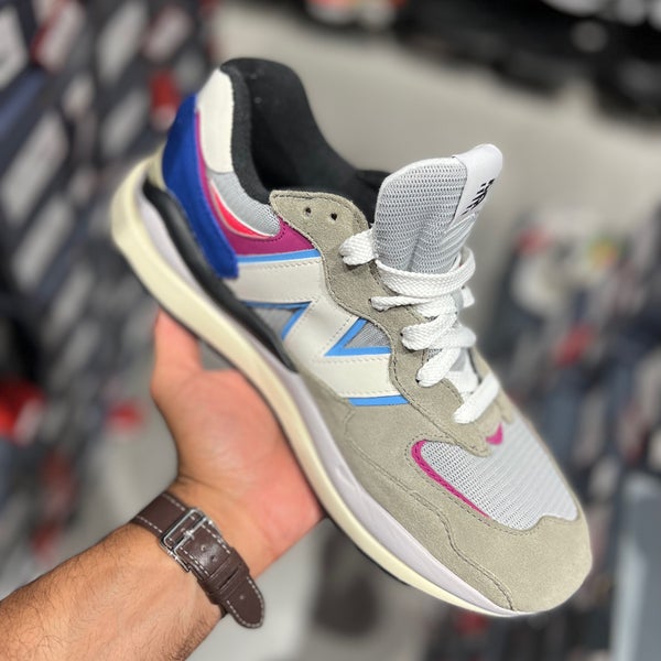 Foot Locker - Shoe Store