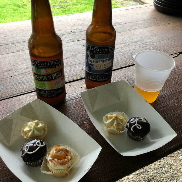 Just Cousins Bar - Bar in Millvale