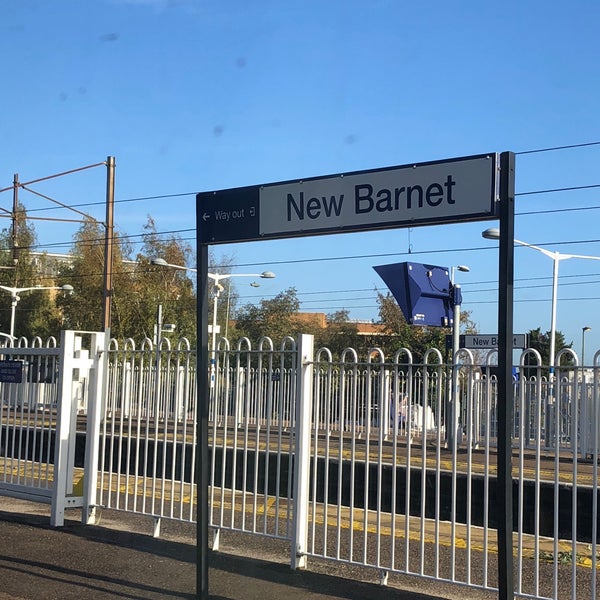 New Barnet Railway Station (NBA) - New Barnet - Station Approach