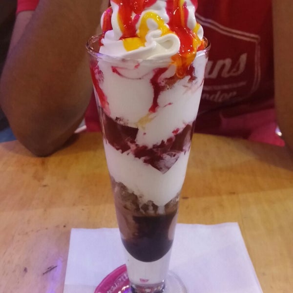 Boomerang - Ice Cream Parlor