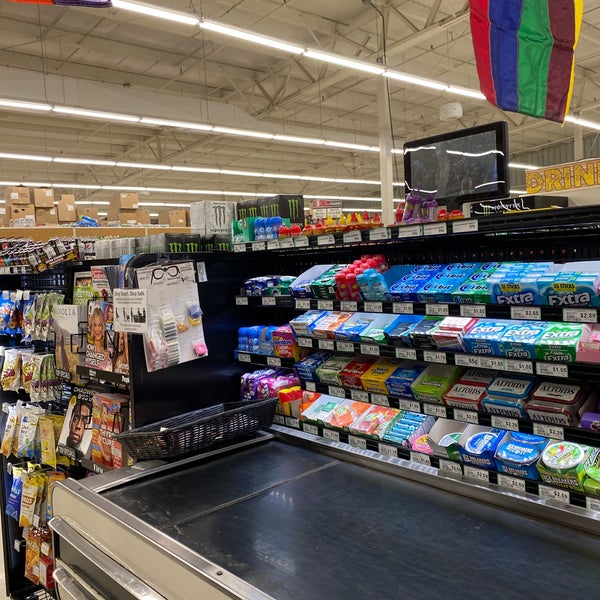 Randy's Neighborhood Market - Payless Foods - Dyersville, IA
