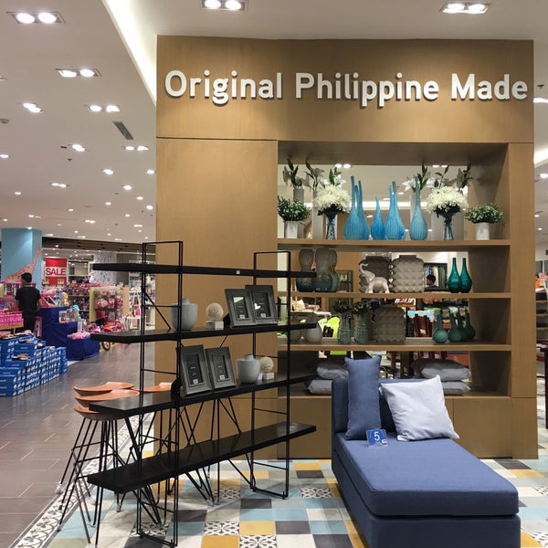 Wellworth Department Store (Now Closed) - Quezon City District 4 ...