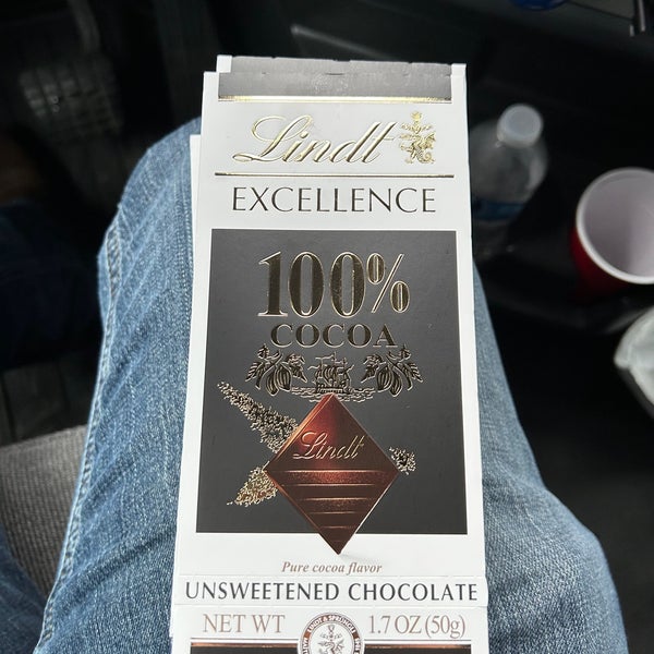 Lindt & Sprüngli - Chocolate Store in Stratham