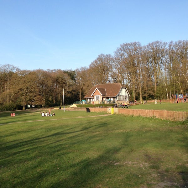 Grovelands Park - Park in London