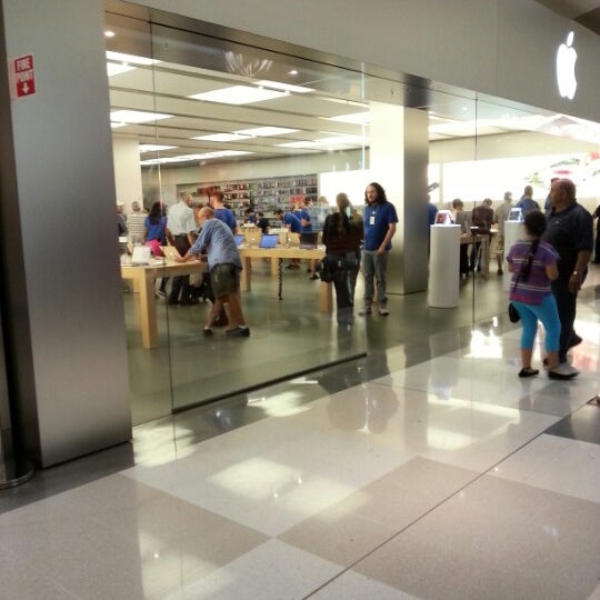 Photos at Apple Chermside - 43 tips