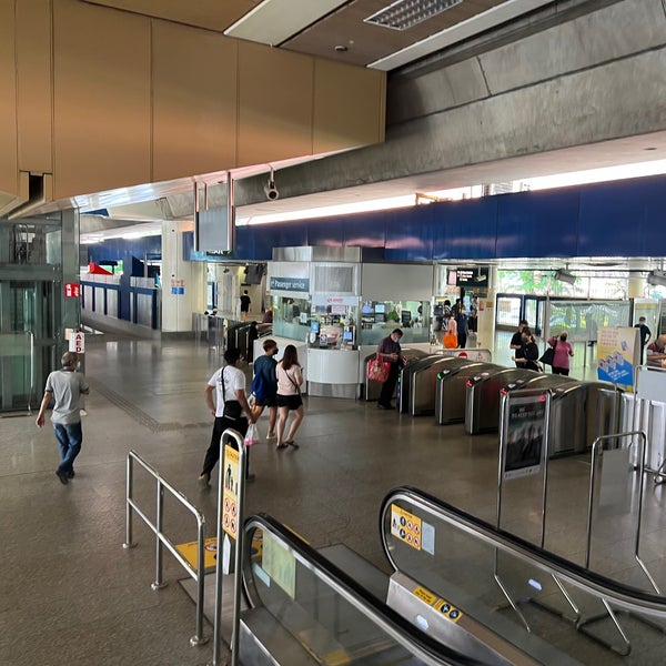 Eunos MRT Station (EW7) - Rail Station in Central Region