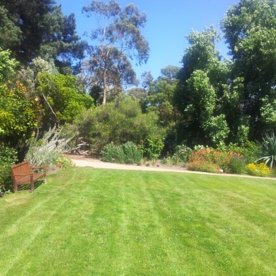 Dunedin Botanical Gardens Aviary | Fasci Garden