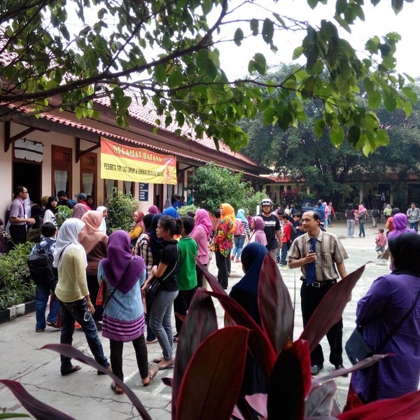 SMP Negeri 2 Depok - High School